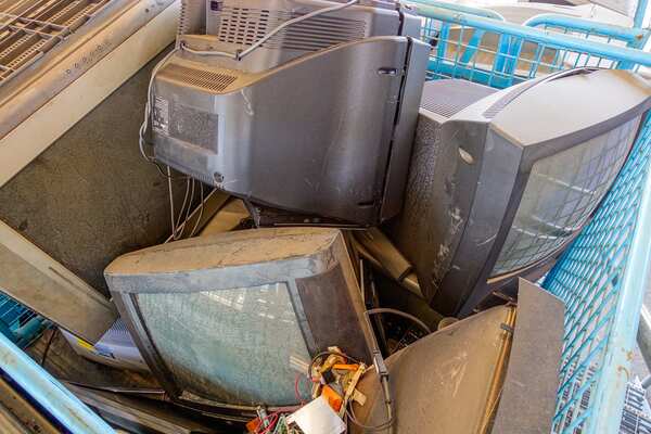 How to recycle electronic items and batteries in Australia | SBS English