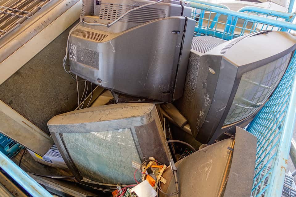 How to recycle electronic items and batteries in Australia | SBS English