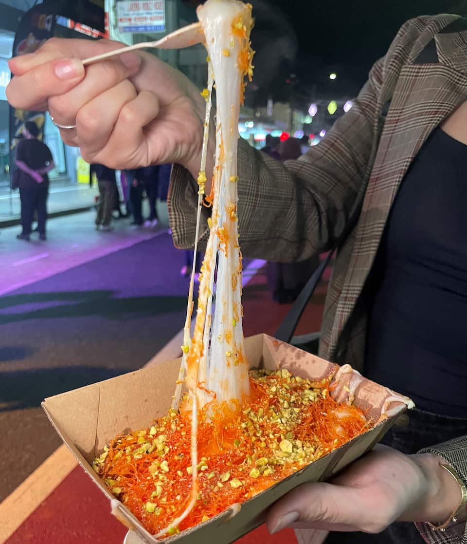 रमदानमा रात्रि मेलाले सजिएको लेकेम्बाको होल्डन स्ट्रिट | SBS Nepali