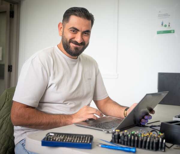 Throwing out your old computer? Sujan has a better idea | SBS Small Business Secrets