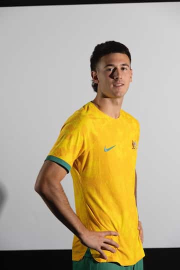 La maglia azzurra o i Socceroos? La scelta di Alessandro Circati | SBS ...