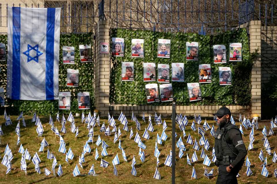 US airman Aaron Bushnell dies after setting himself on fire outside ...