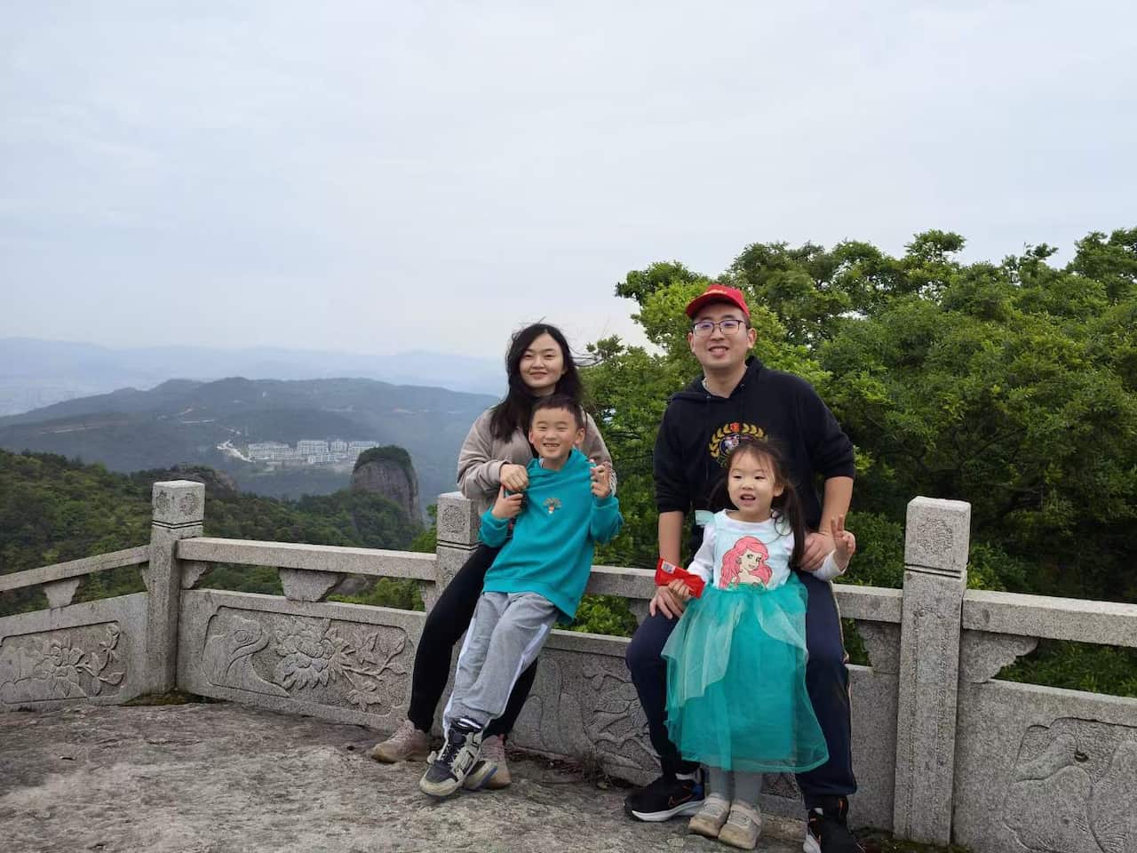 Why are many Chinese-Australian parents taking their children back home? | SBS Chinese