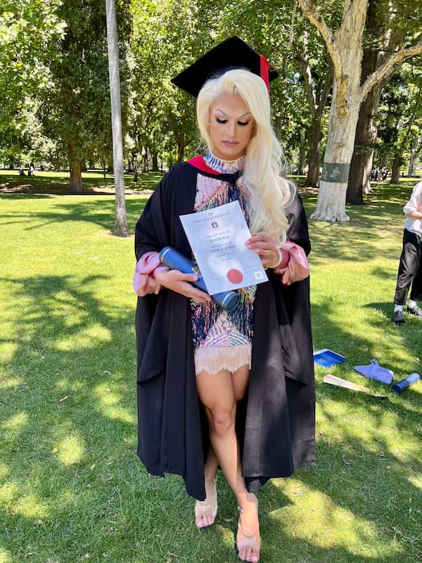 Melbourne medical student Noah De Losa graduates in drag ensemble | SBS ...