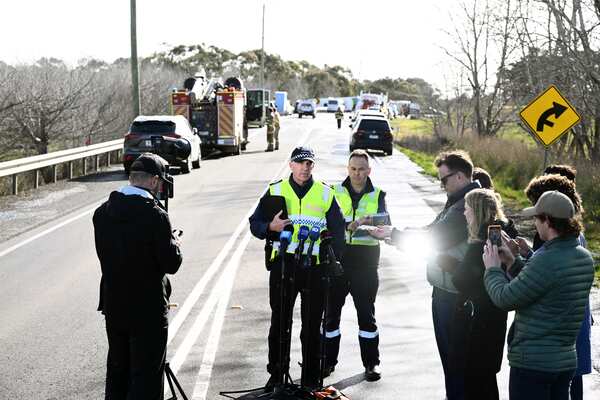 Stonehaven bus crash: One child dies, another seriously injured | SBS News