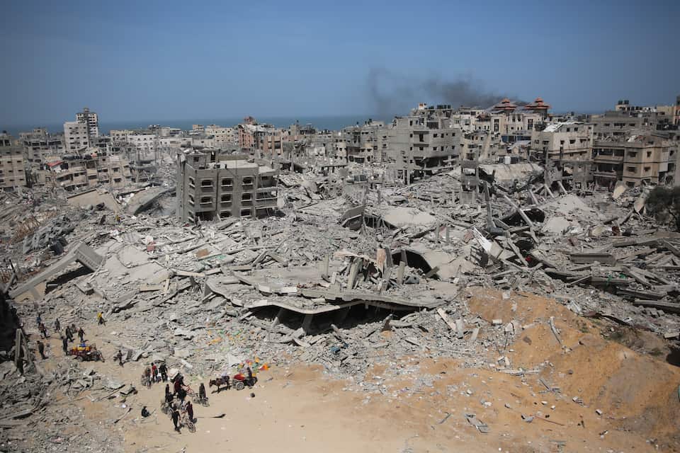 Images show how Gaza has been destroyed as strikes continue | SBS News