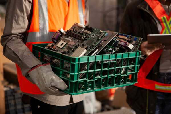 How to recycle electronic items and batteries in Australia | SBS English