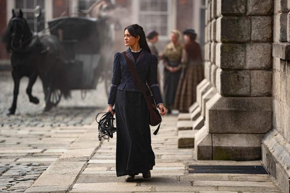 Sherlock Holmes swaps friends for family in 'Sherlock & Daughter' | SBS What's On