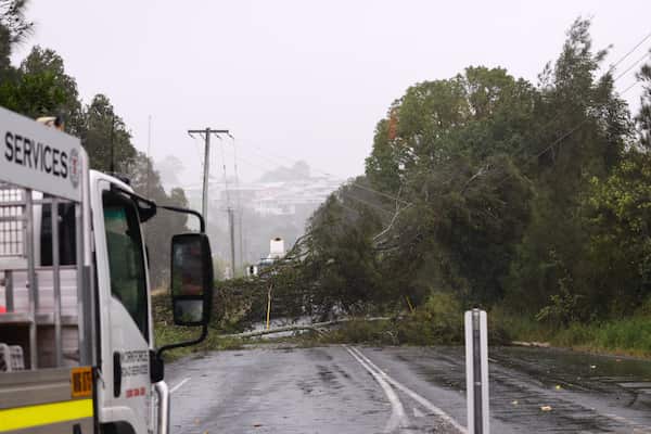 Thousands without power as Cyclone Alfred's 'severe impacts' felt ahead ...