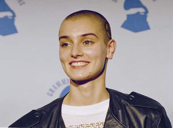 The reason Sinéad O'Connor ripped up a picture of the Pope | SBS News