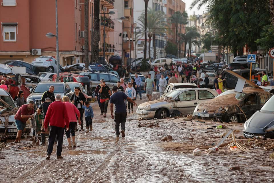 Death toll from Spain's devastating flash floods rises to 158 | SBS News