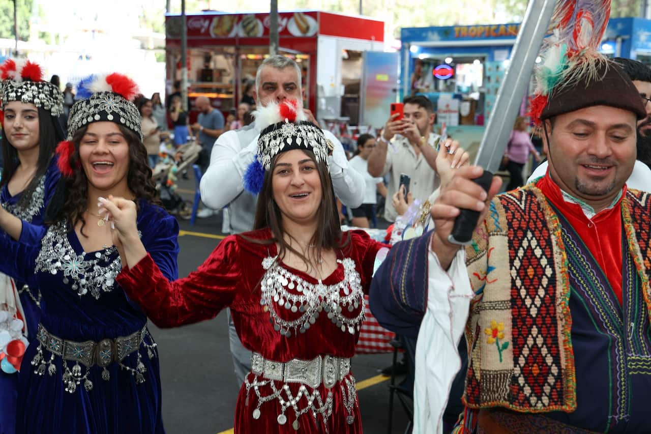 Over 8,000 Assyrians unite to welcome in the new year | SBS Assyrian