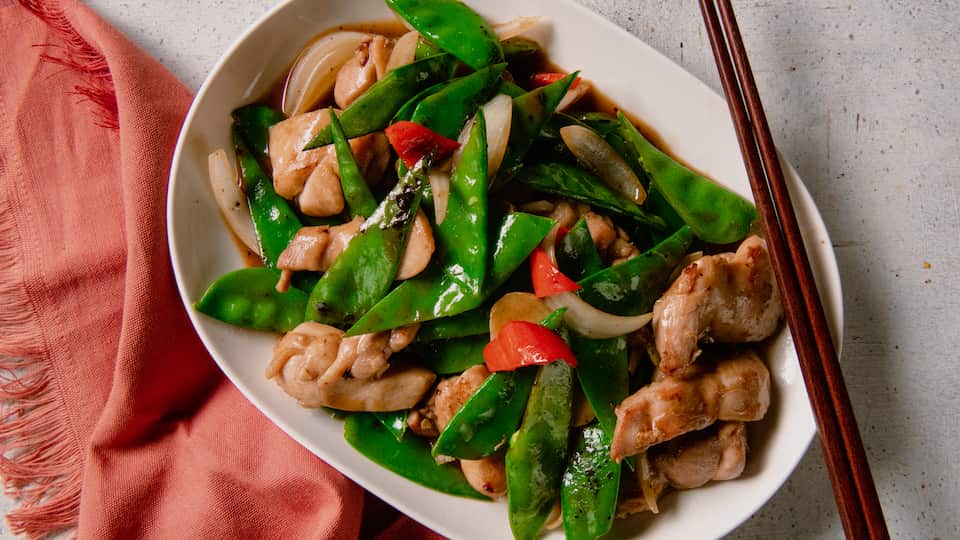 12 of the best recipes for cooking with snow peas | SBS Food