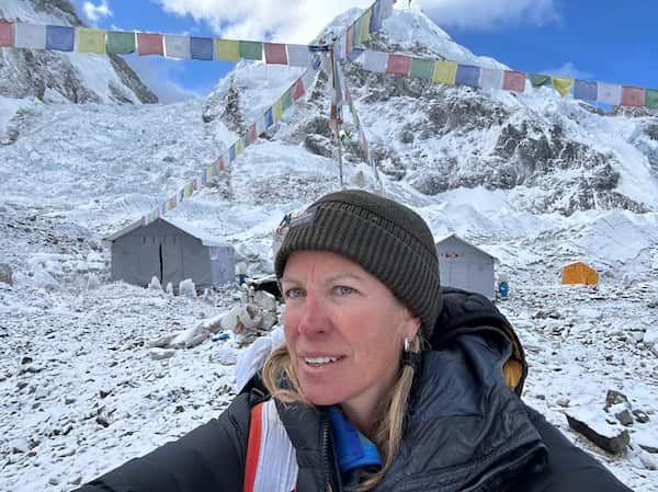 Climbing Mount Everest: Why it could be the worst year yet | SBS News