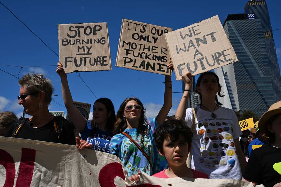 Students in Australia skip school to rally over climate 'shame' | SBS News