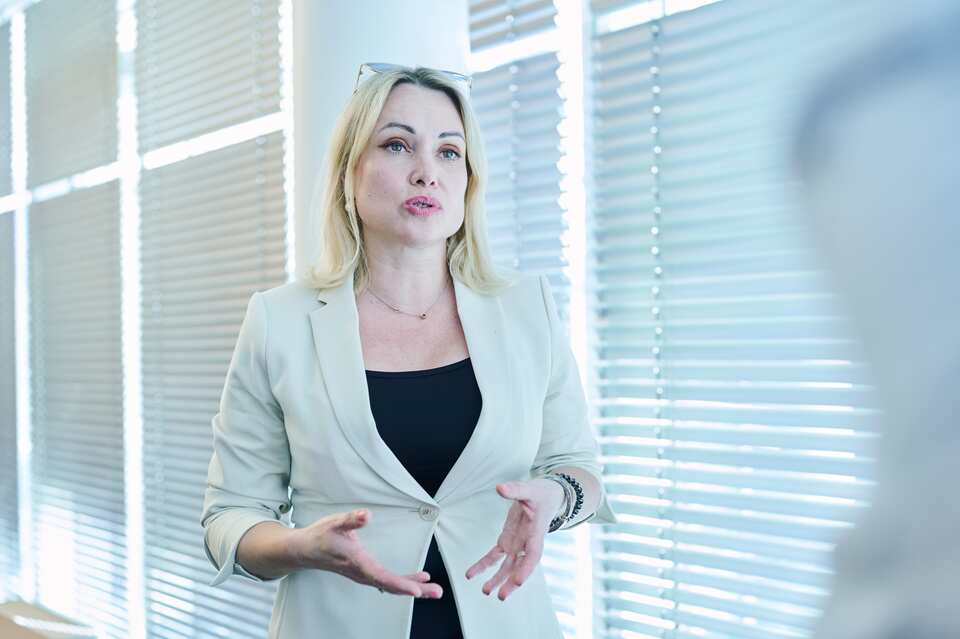 Russian journalist who denounced Vladimir Putin on-air faces up to 10 ...