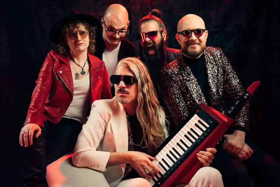 محامي هجرة يمثل أستراليا في مسابقة Eurovision الغنائية لهذا العام | SBS ...