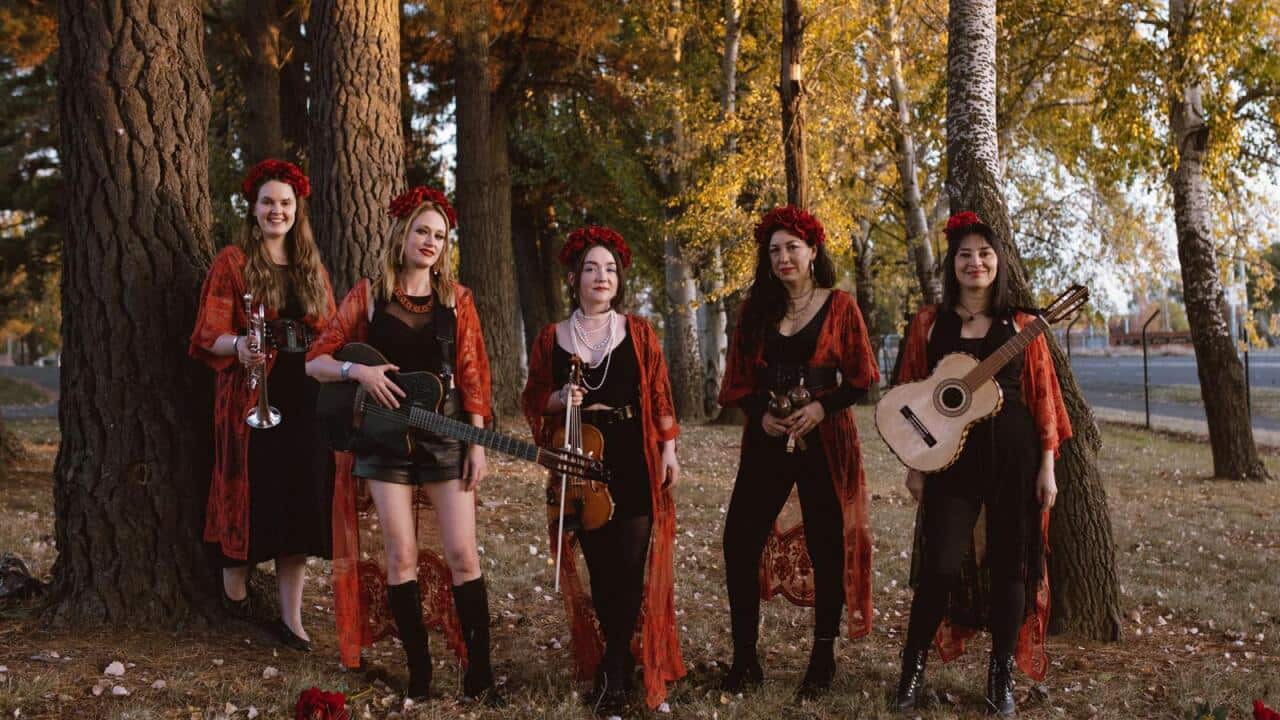 ‘Divina’: la cohesión femenina del Mariachi Queen of Hearts | SBS Spanish