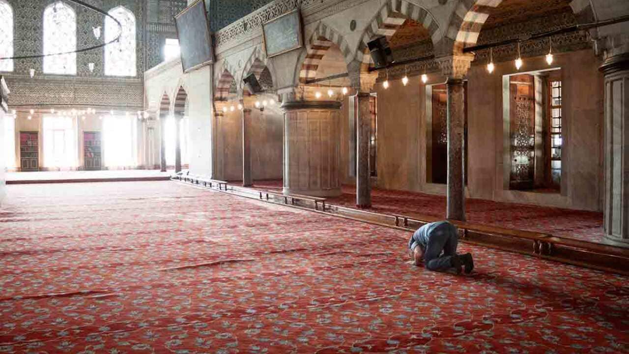 mosque inside picture