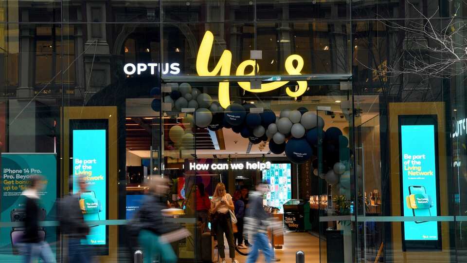 Optus data breach: 100,000 people join class action | SBS News