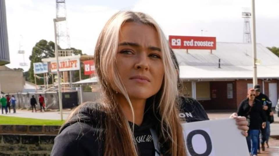 Activist charged after storming Perth restaurant that 'banned' vegans | SBS News