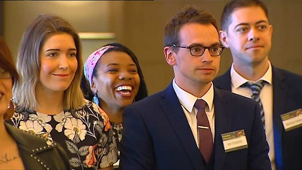 10 benefits of Australian citizenship | SBS News