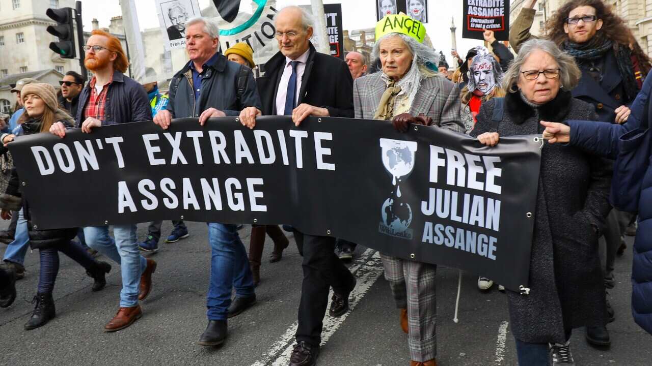 Londoners Rally For Julian Assange Ahead Of Extradition Hearing Sbs News