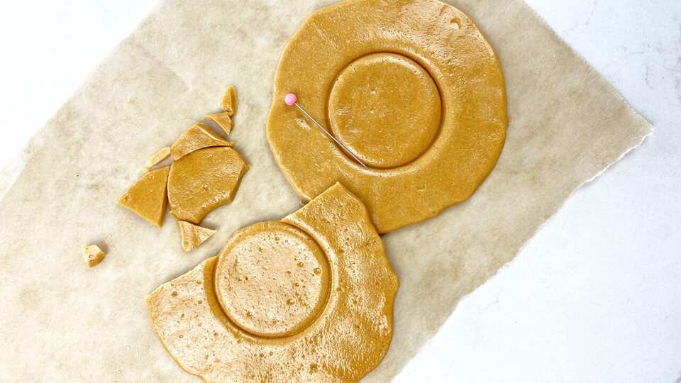 How to make Korean dalgona honeycomb (ppopgi) from Squid Game | SBS Food