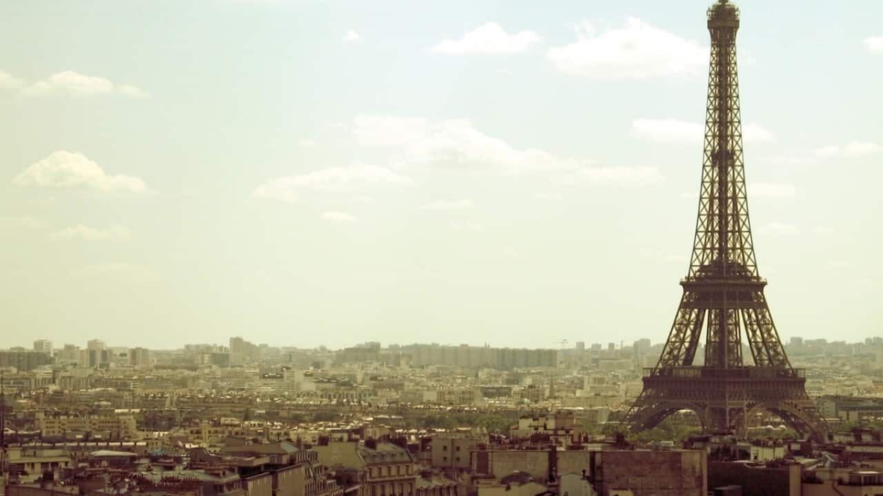 paris wallpaper guide