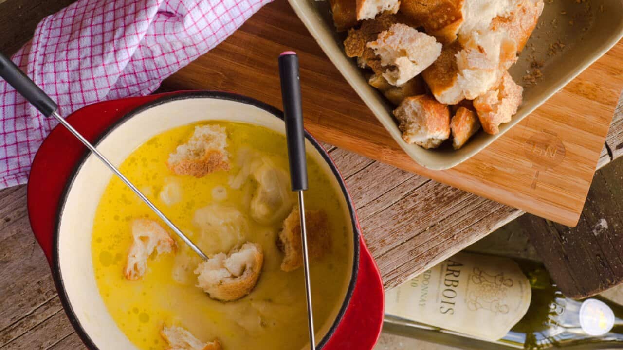 Comté cheese fondue (fondue au comté) recipe | SBS Food