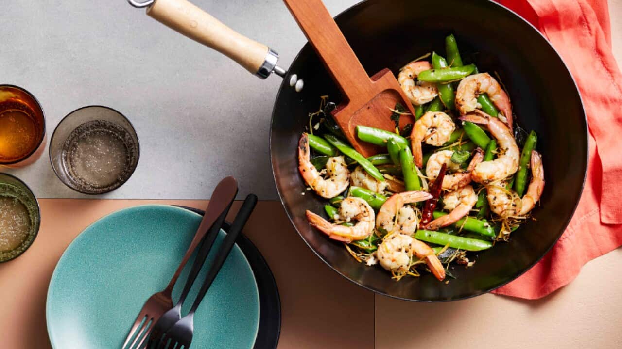 how to cook prawns in a wok
