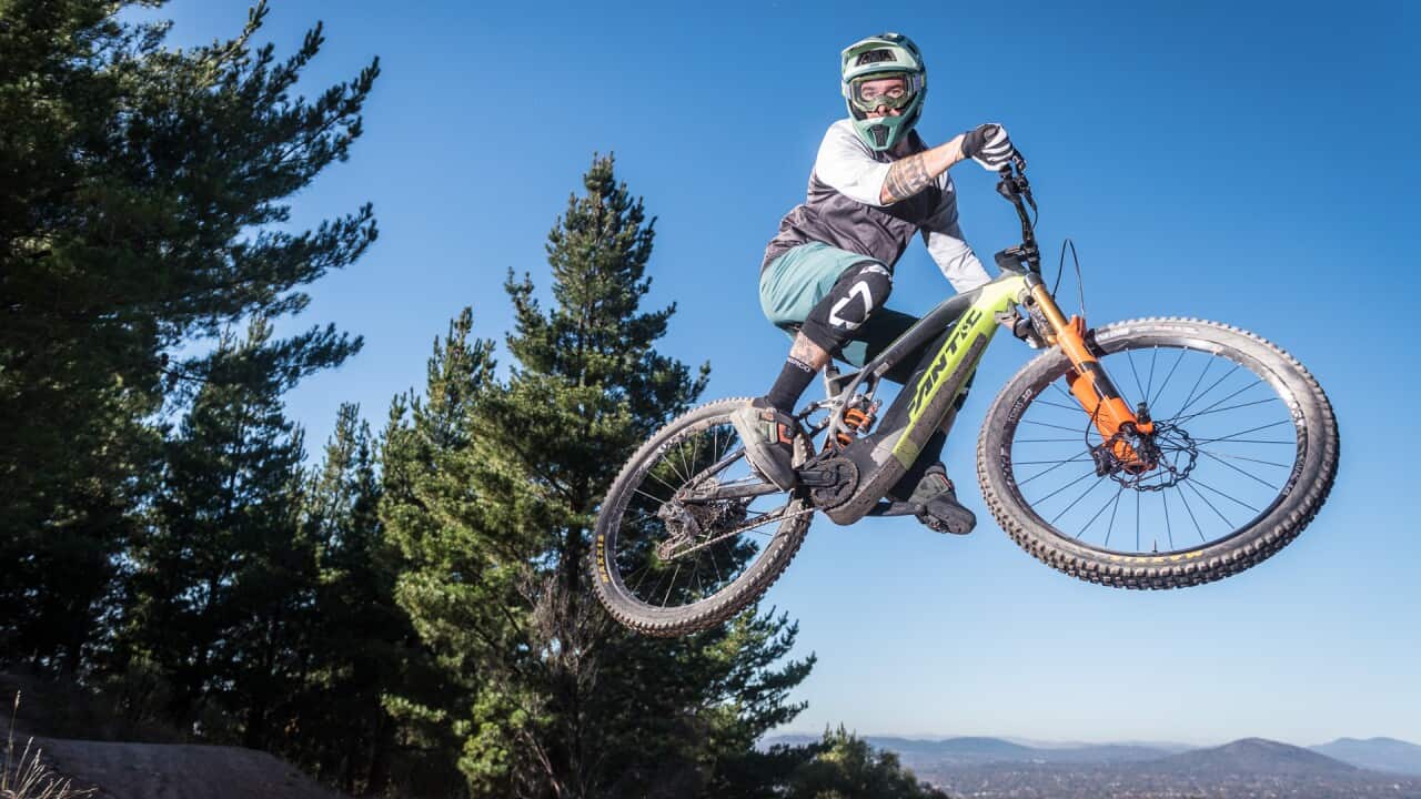 Brasileiro é campeão de E-Mountain Bike na Austrália | SBS Portuguese