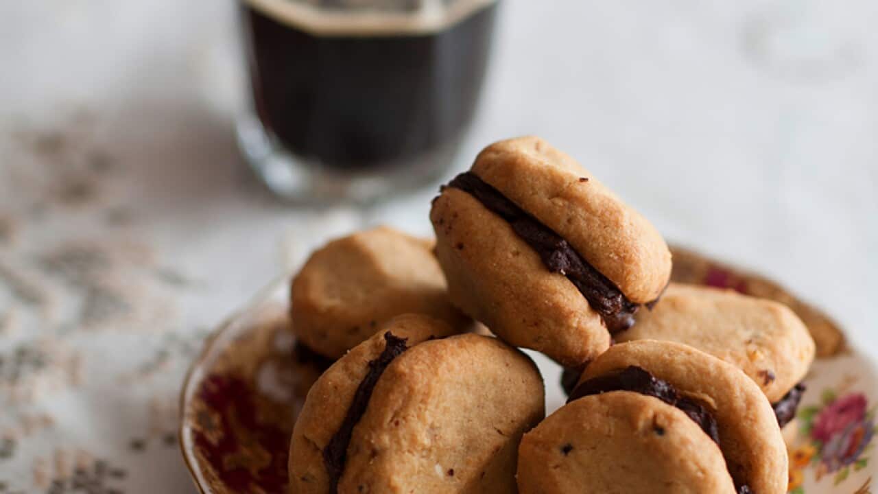 how to make icing for kiss biscuits