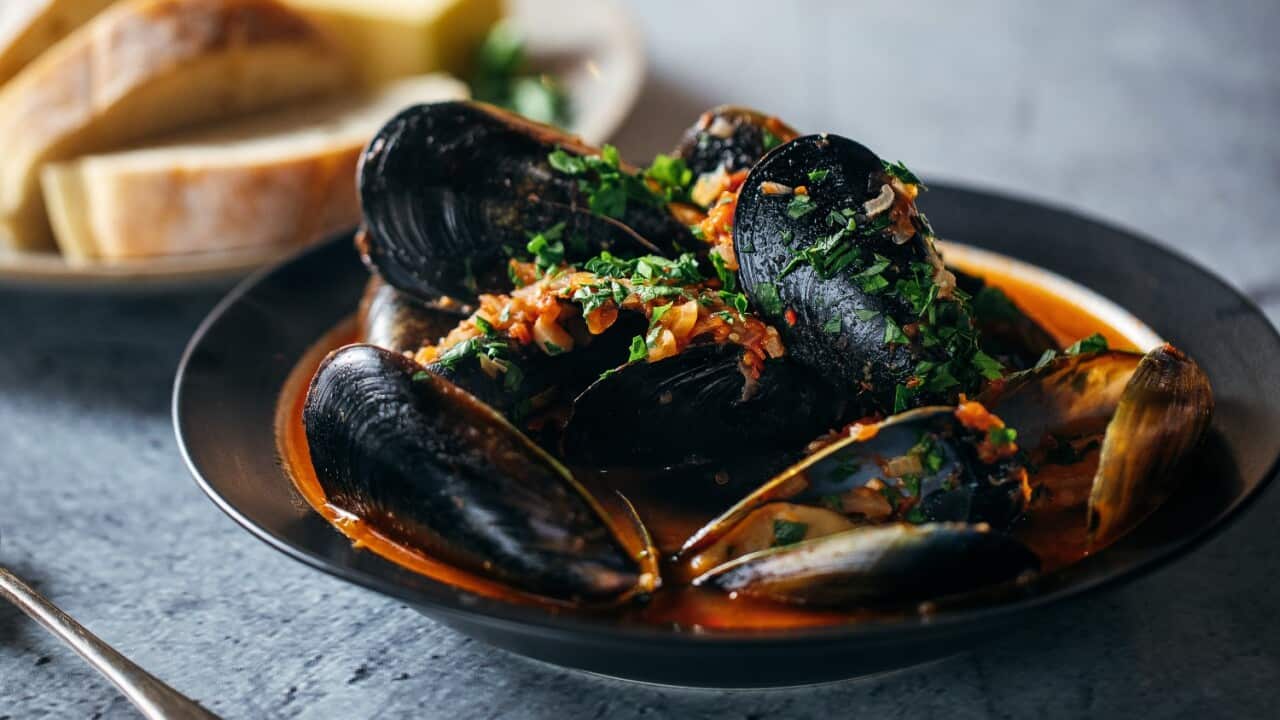 how to cook mussels with garlic