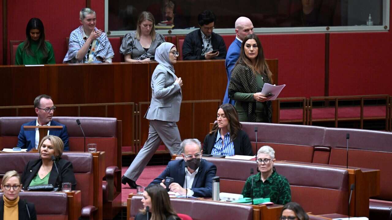 Labor Politician Crosses Senate Floor For The First Time Since The