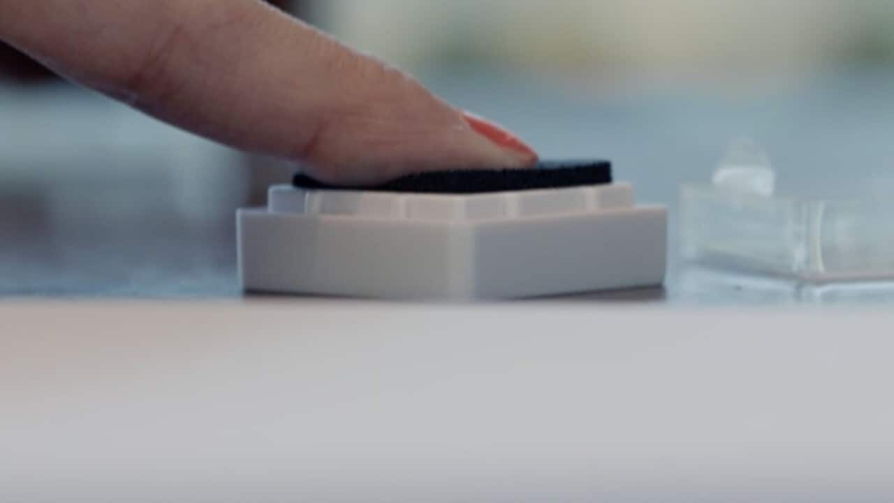 hand without fingerprints