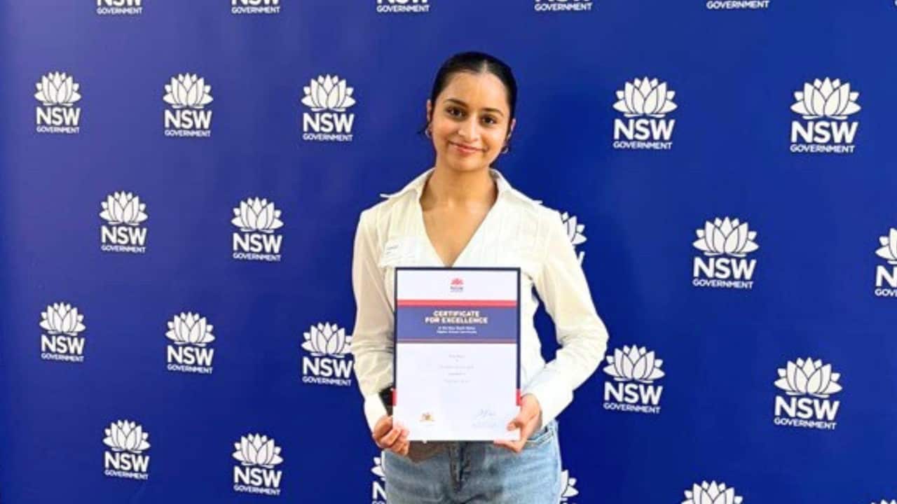 Passion for Mother Tongue propels Prabhjot Kaur to top HSC Punjabi rank in NSW | SBS Punjabi