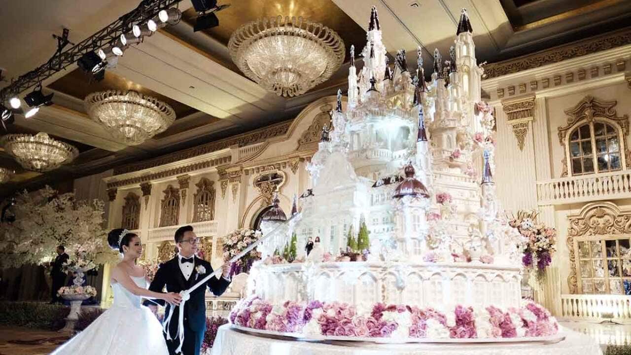 world's largest wedding cake