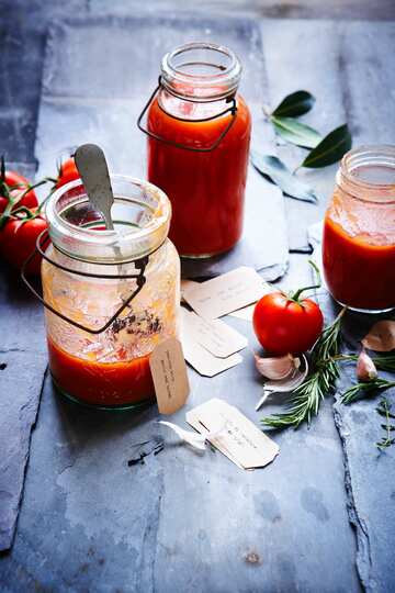 10 ways to impress nonna with a jar of passata | SBS Food
