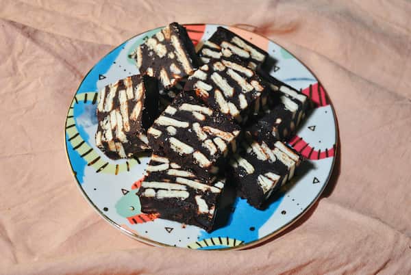 Slice off a piece of history with Malaysia’s no-bake batik cake | SBS Food