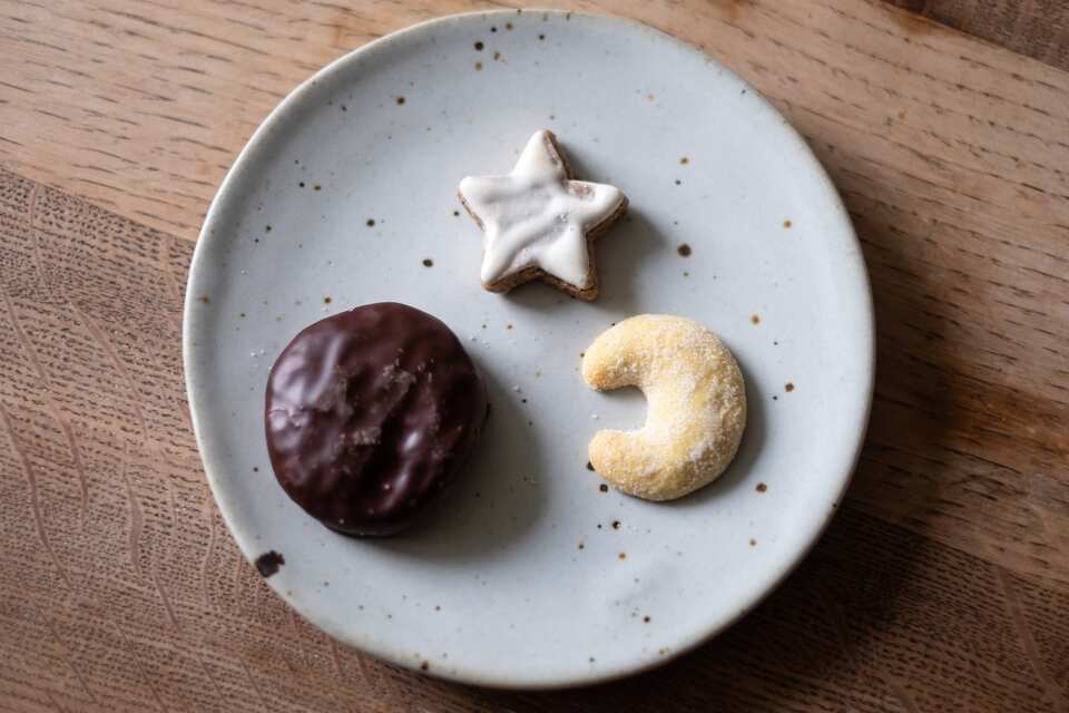 The sweet German festive tradition that's happiness on a plate | SBS Food