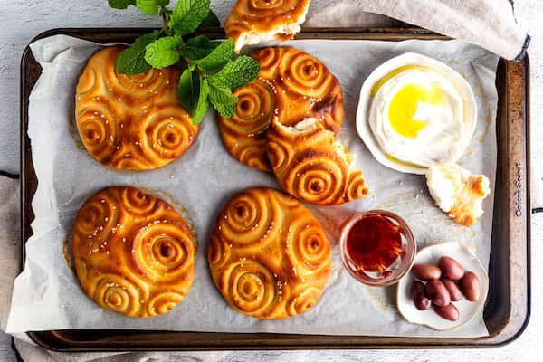 Why our family eats sweet flatbread before sunrise this Ramadan | SBS Food