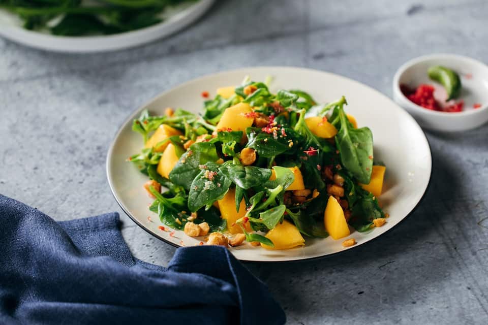 Cooking incredible meals with Indigenous Australian ingredients | SBS ...