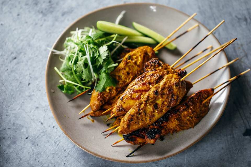 Fire up the grill for these 11 succulent chicken satay recipes | SBS Food