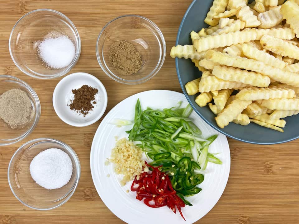Meet the perfect fusion that is salt and pepper chips | SBS Food