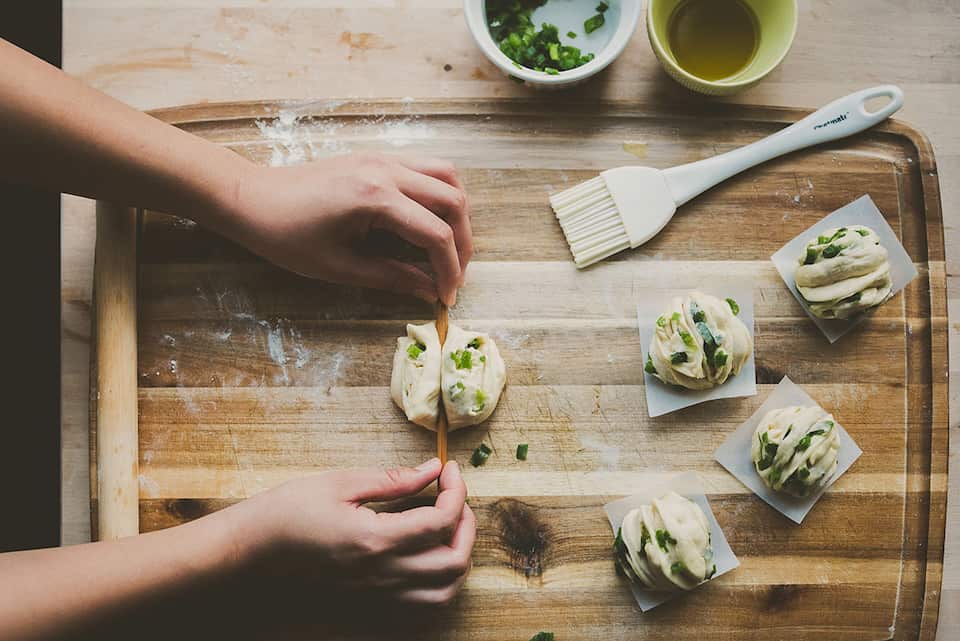 Steamed spring onion flower buns (xiang cong hua juan) Recipe | SBS Food
