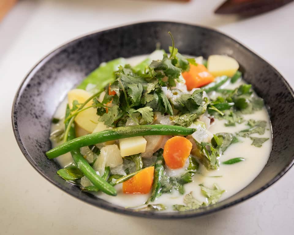 12 of the best recipes for cooking with snow peas | SBS Food