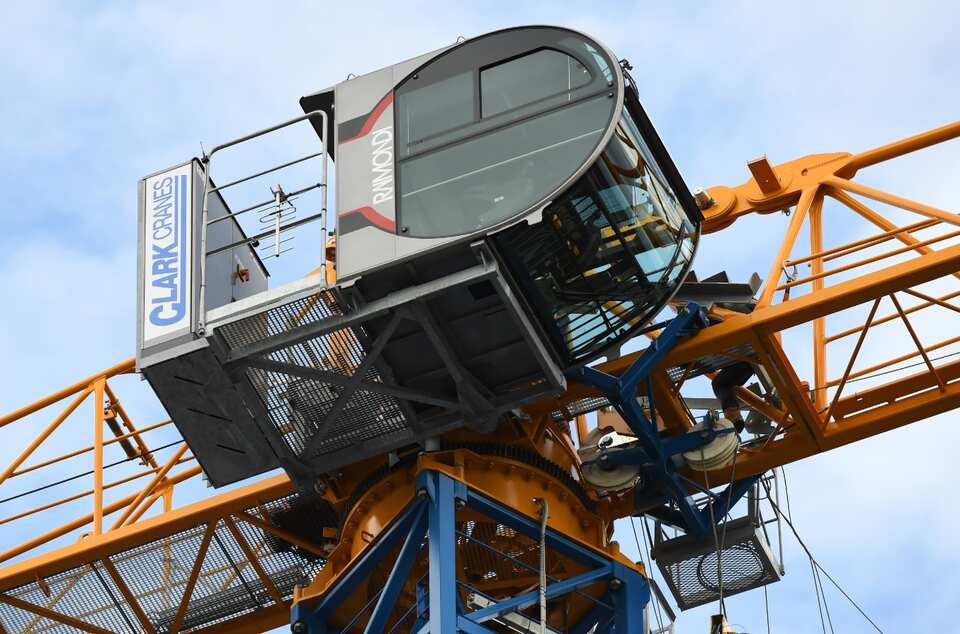 Fatal Melbourne crane accident puts safety in the spotlight | SBS News