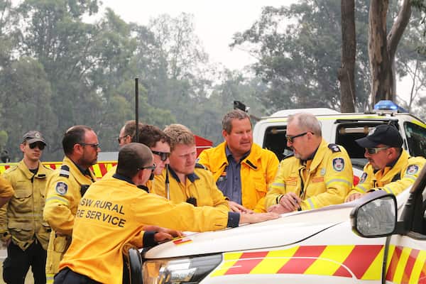 Why do Australia's bushfire defences rely on tens of thousands of ...