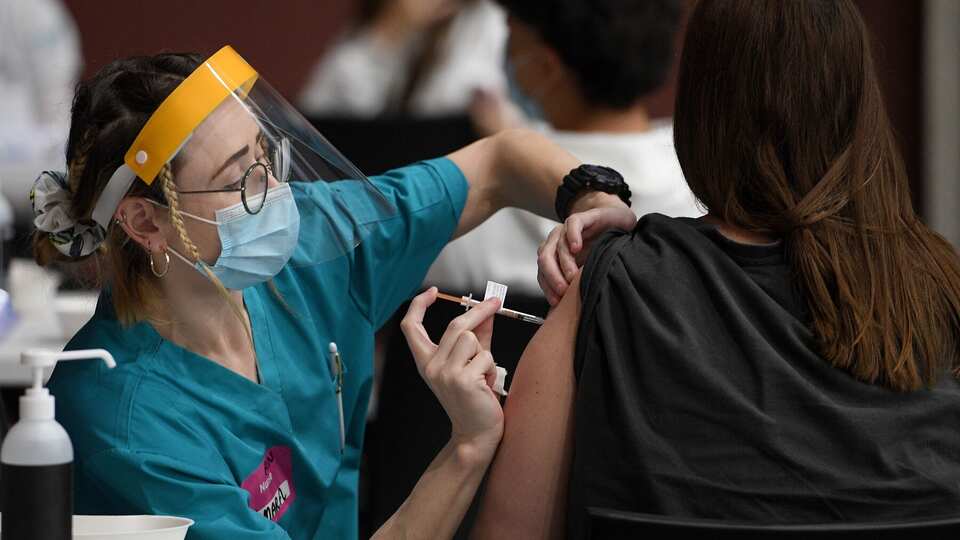 Moderna Spikevax bivalent vaccine: Australia's Omicron-specific booster ...